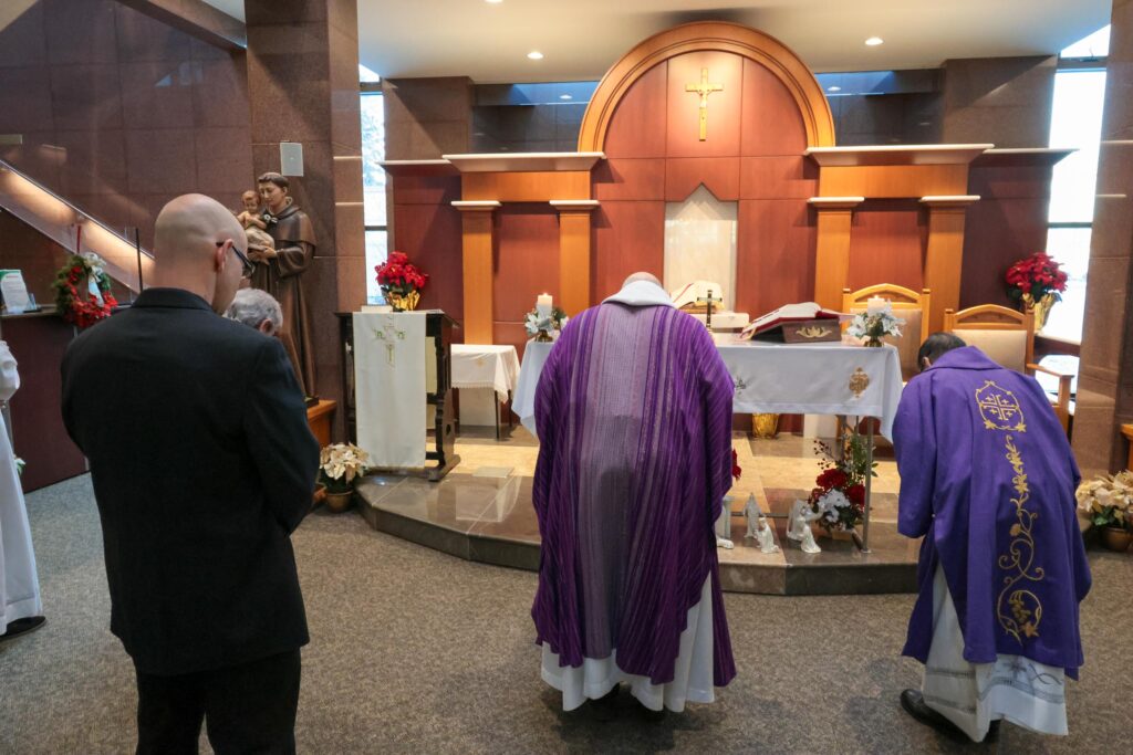 Families remember loved ones during Advent Mass at Holy Cross Cemetery ...