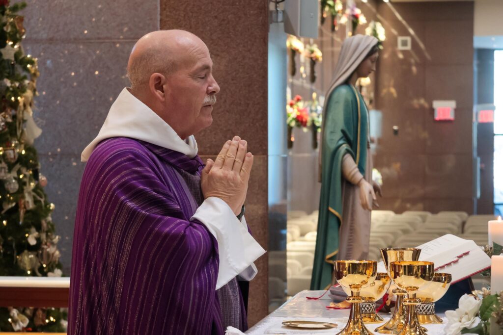 Families remember loved ones during Advent Mass at Holy Cross Cemetery ...
