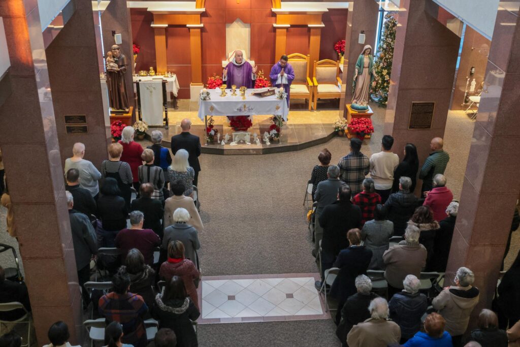Families remember loved ones during Advent Mass at Holy Cross Cemetery ...