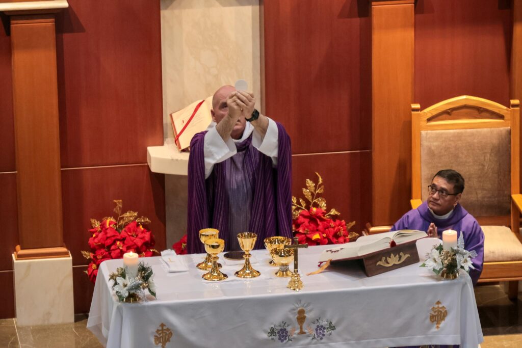 Families remember loved ones during Advent Mass at Holy Cross Cemetery ...